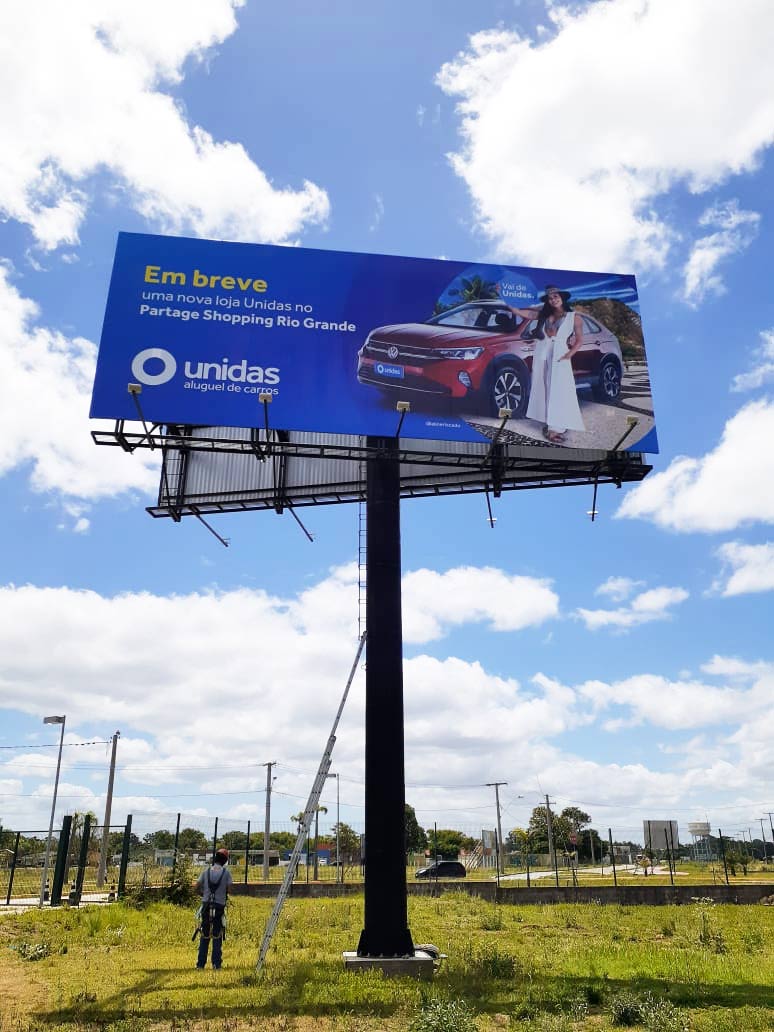 Totem com lona e impressão digital - UNIDAS - Canoas / RS - Acriart